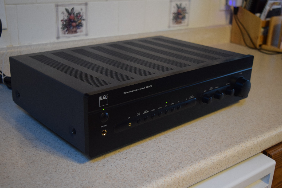 NAD 325BEE Integrated Amp EXCELLENT Condition With Remote And ORIGINAL