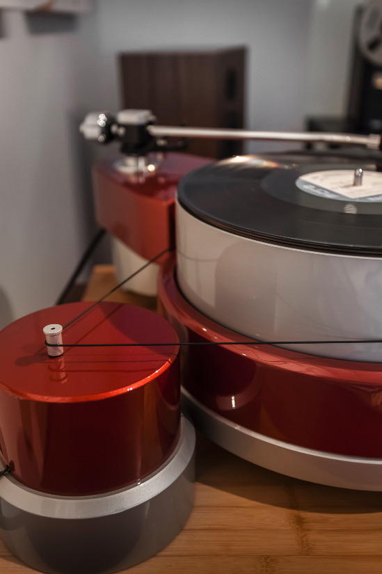 Da Vinci AAS Gabriel Magnetic Levitation Turntable For Sale - US Audio Mart