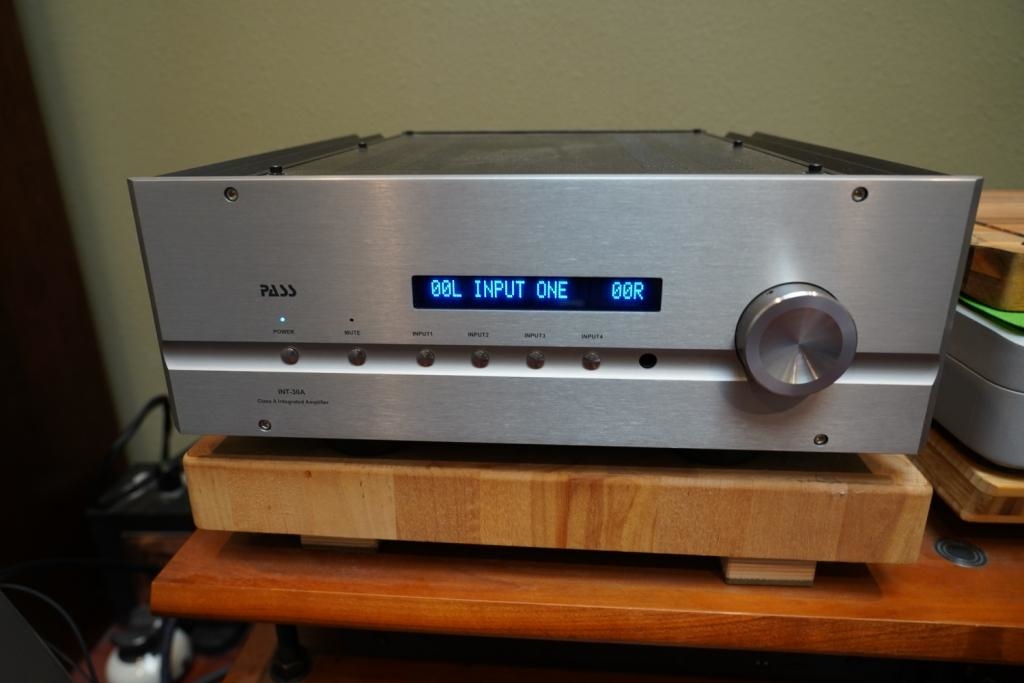 Pass Labs INT-30A Integrated Amplifier 30W Class A Excellent Condition ...