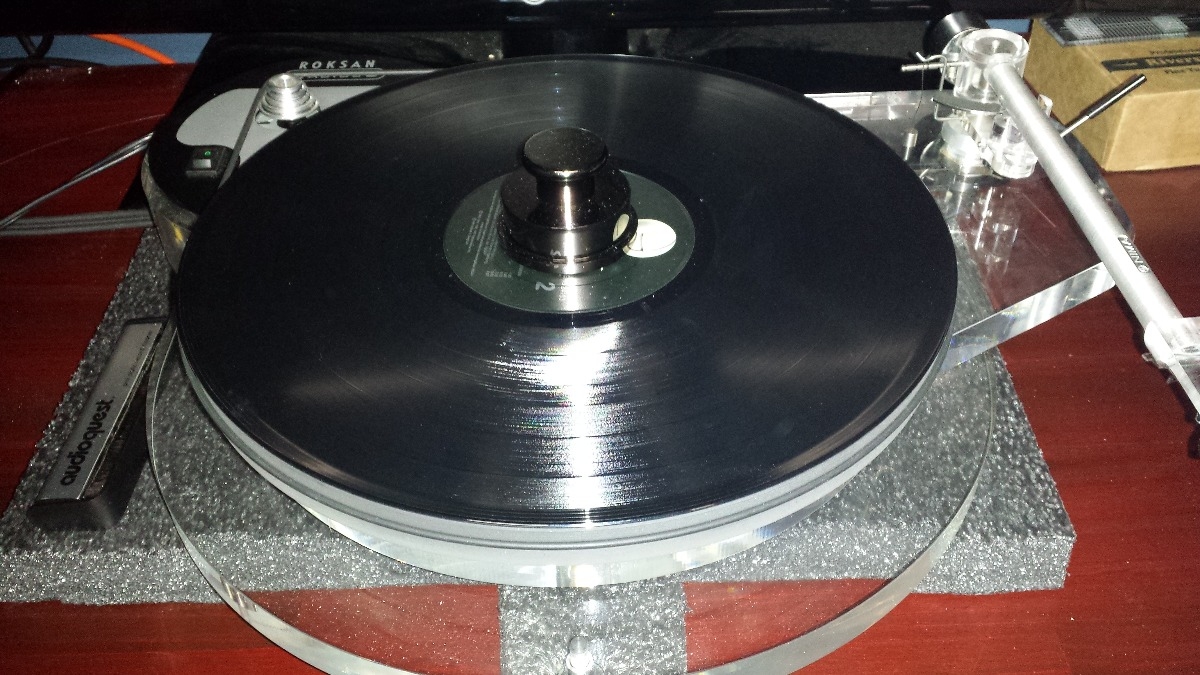 Roksan Radius 5 turntable with NIMA Tonearm For Sale - US Audio Mart