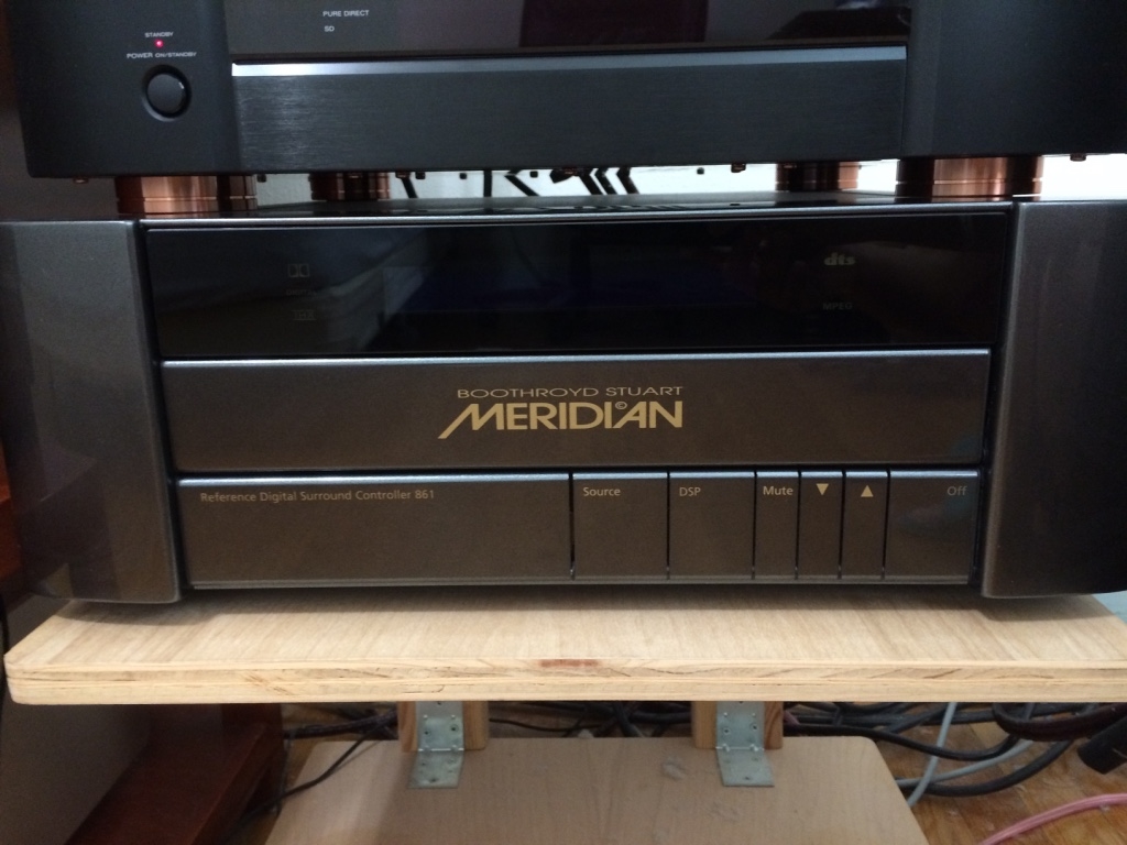 Meridian 861 V4 Surround Processor and Meridian HD621 Audio processor ...