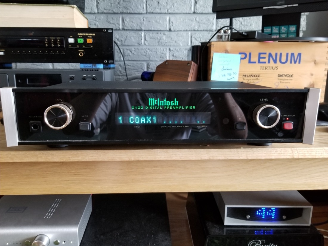 McIntosh D100 DAC/Preamp, Beautiful Sound, Perfect Condition For Sale ...