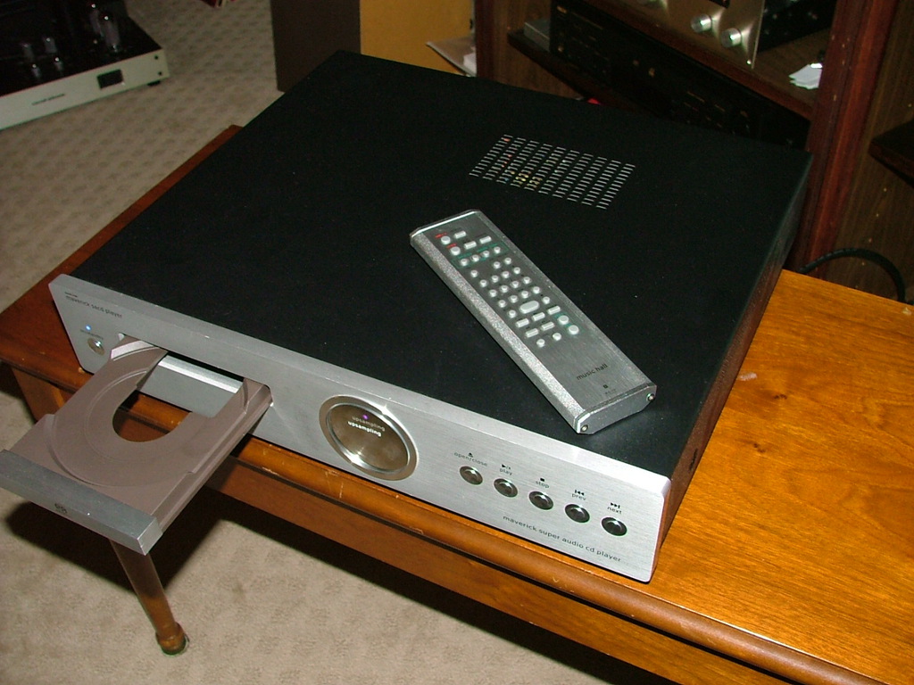 MUSIC HALL MAVERICK CD/SACD player with remote For Sale - US Audio Mart