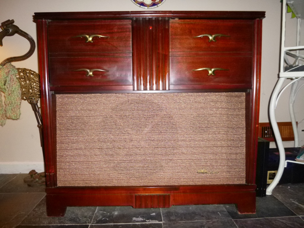 DuMONT TANGLEWOOD AM/FM PHONO CONSOLE For Sale - US Audio Mart