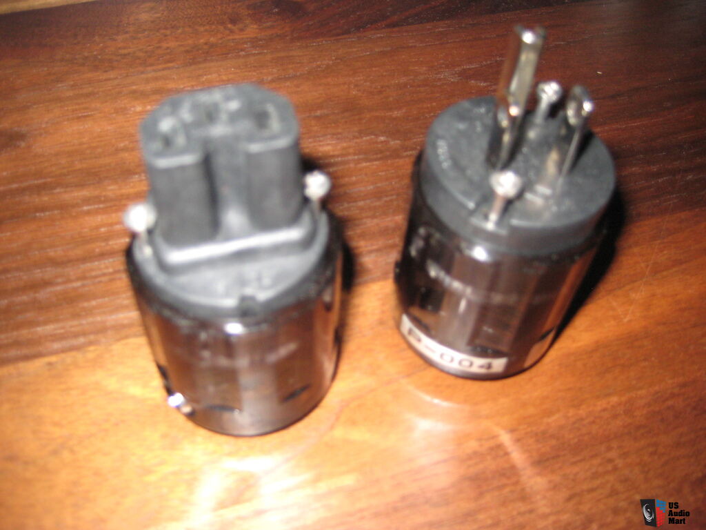Oyaide P/C-004 15 Amp IEC Matched Pair Photo #1034445 - US Audio Mart