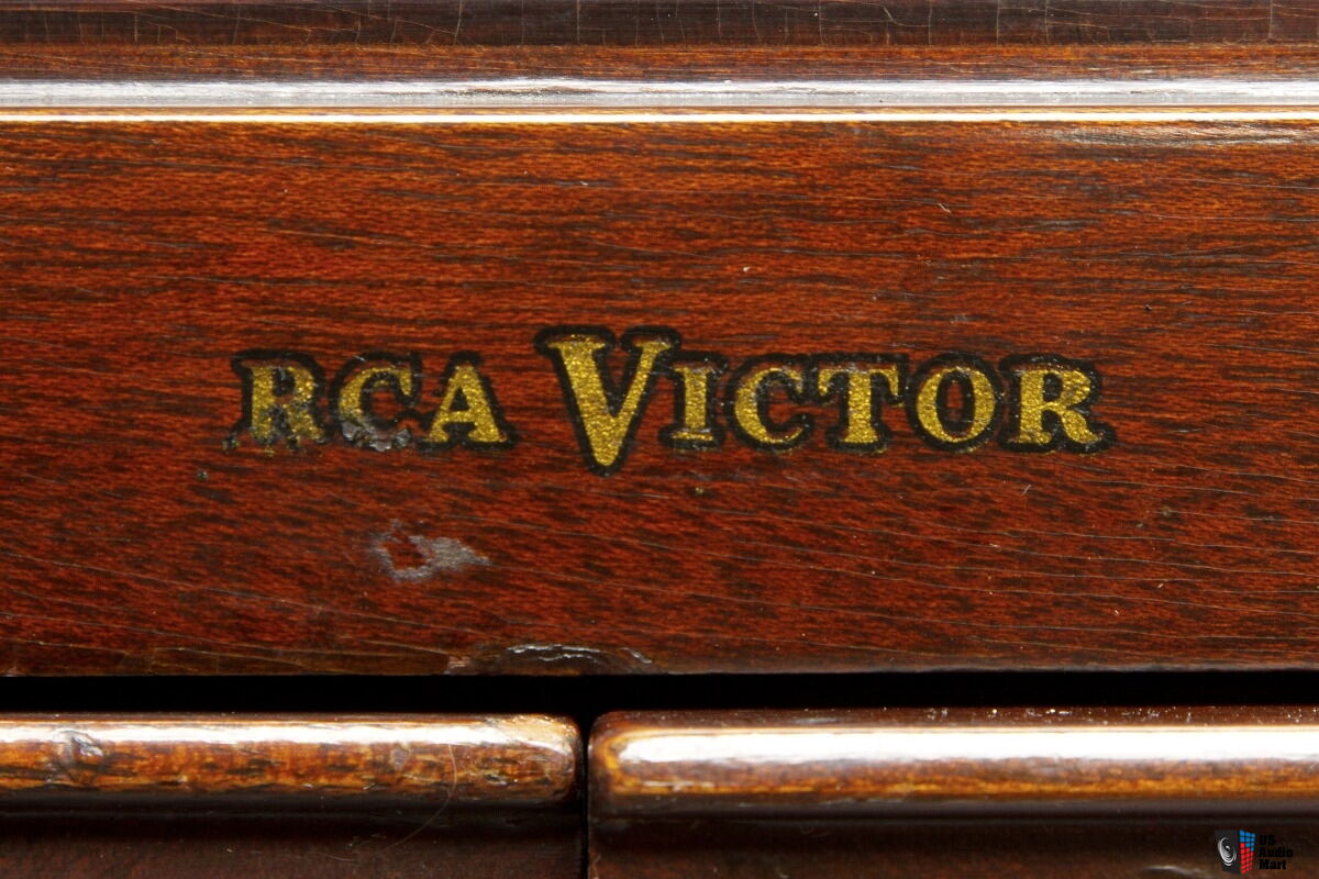 RCA Victor Model 711V3 cabinet Photo #1426524 - US Audio Mart