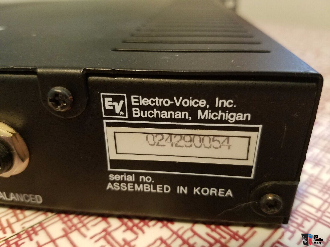 Electro-Voice EV 7100 amplifier 2x75 watts at 8 ohms 2x100 watts at 4 ...