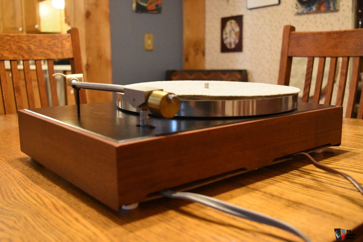 SOLD TO DAVID IN New York AR XA Turntable very nice with dust cover ...