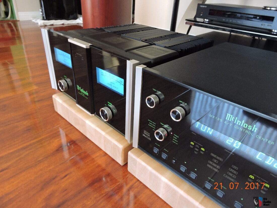 Mcintosh MC402 power amplifier. Rated 400 x 2 at 8 ohms, 4 ohms, or 2 ...