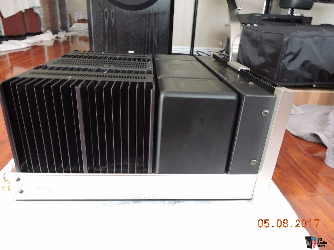 Mcintosh MC402 power amplifier. Rated 400 x 2 at 8 ohms, 4 ohms, or 2 ...