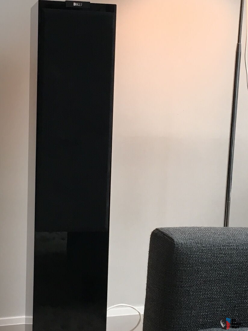 A pair of 6 month old KEF R700 floor standing loudspeakers- Piano Black ...