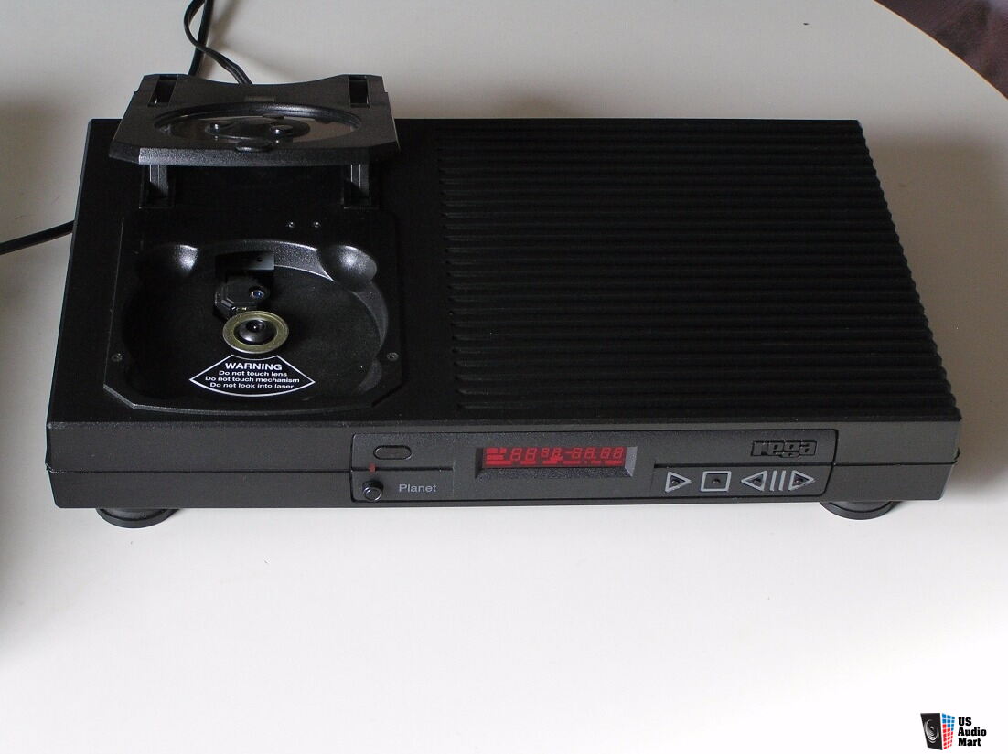 REGA PLANET CD Player---- Original Version with Remote Photo #1691859 ...