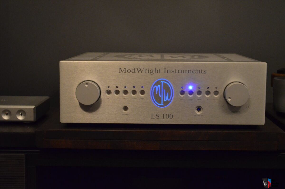 Modwright LS 100 preamp (incl. optional phono stage, upgraded tubes and ...