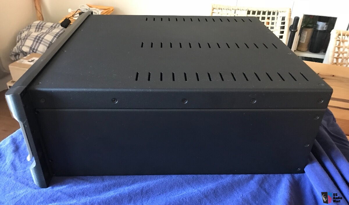 Classe CT-2300 (equivalent to CA-2300) 300W per channel amplifier Photo ...