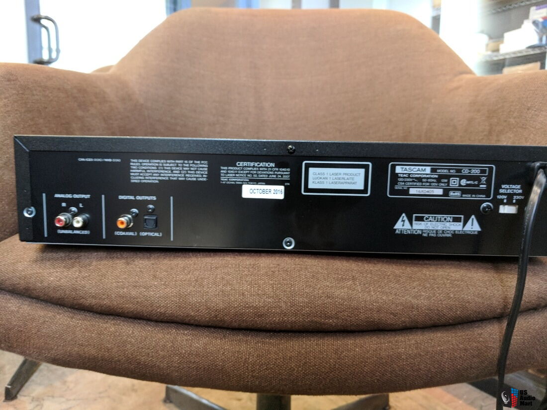 Tascam CD-200 CD Player/Transport Photo #1799164 - Canuck Audio Mart