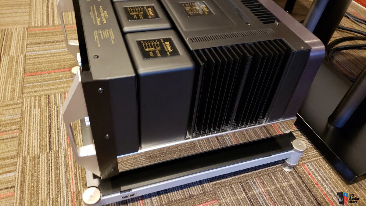McIntosh MC303 Amp 3 channel and Amp stand Photo #1873303 - US Audio Mart