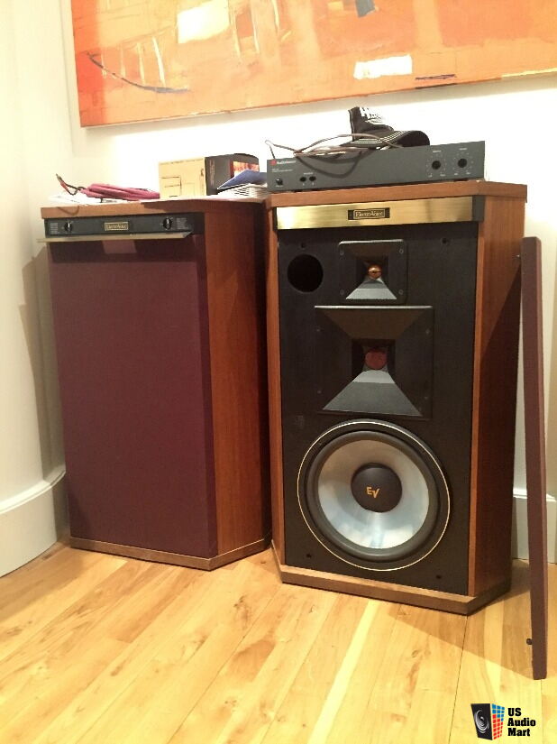 Electro Voice CD35i constant directivity waveguide speakers Photo ...