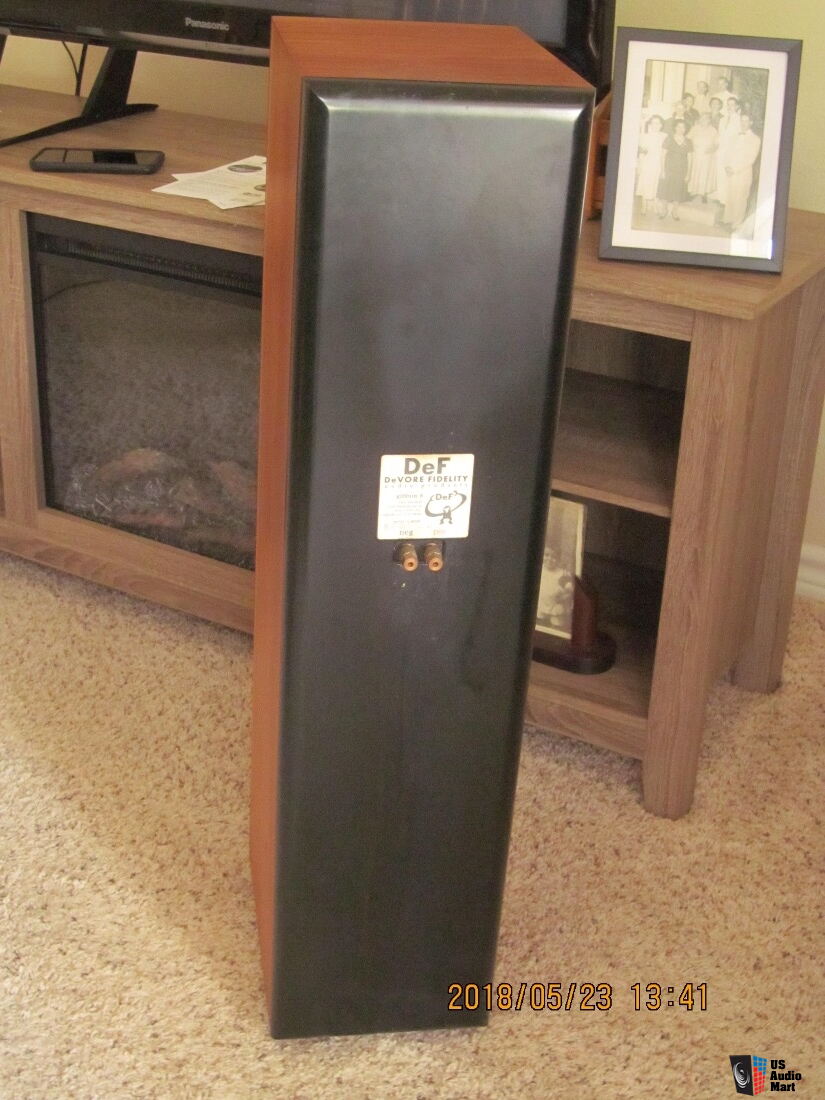DeVore Fidelity Gibbon 8 tower loudspeakers Photo #1910782 - UK Audio Mart