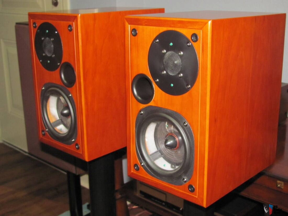 SOLD! Usher S-520 Bookshelf Speakers For Sale - US Audio Mart
