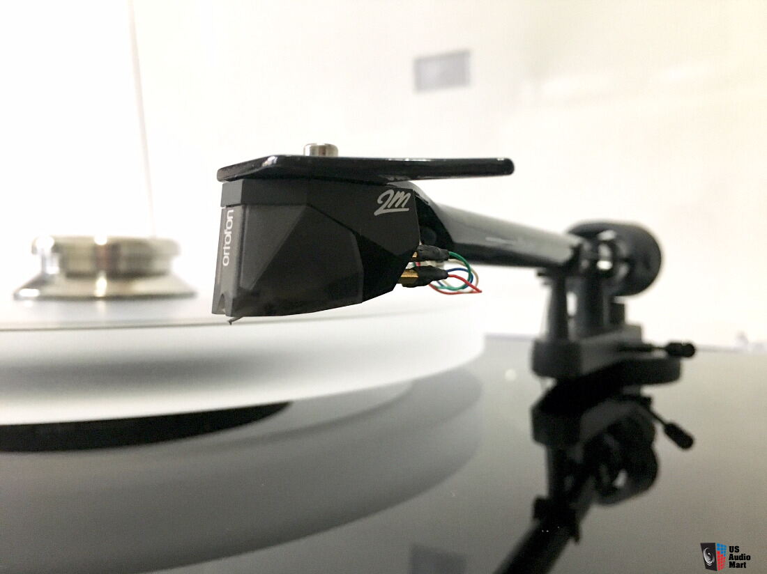 Pro-Ject Debut Carbon DC Esprit SB Turntable Photo #1931867 - US Audio Mart