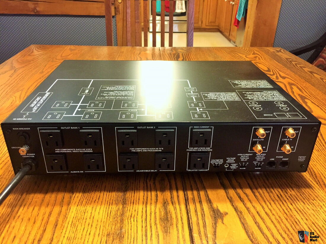 Panamax 5100 Power Conditioner Surge Protector Plug in and protect all ...