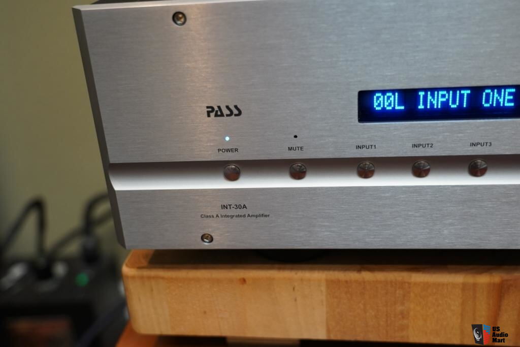 Pass Labs INT-30A Integrated Amplifier 30W Class A Excellent Condition ...