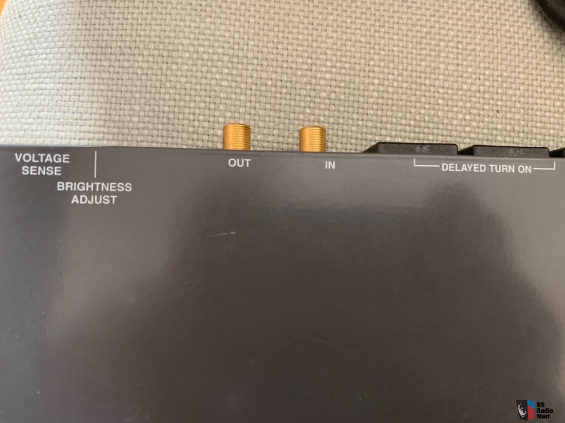 Panamax Max 1000+ Surge Protector & Line Conditioner Photo #2132085 ...