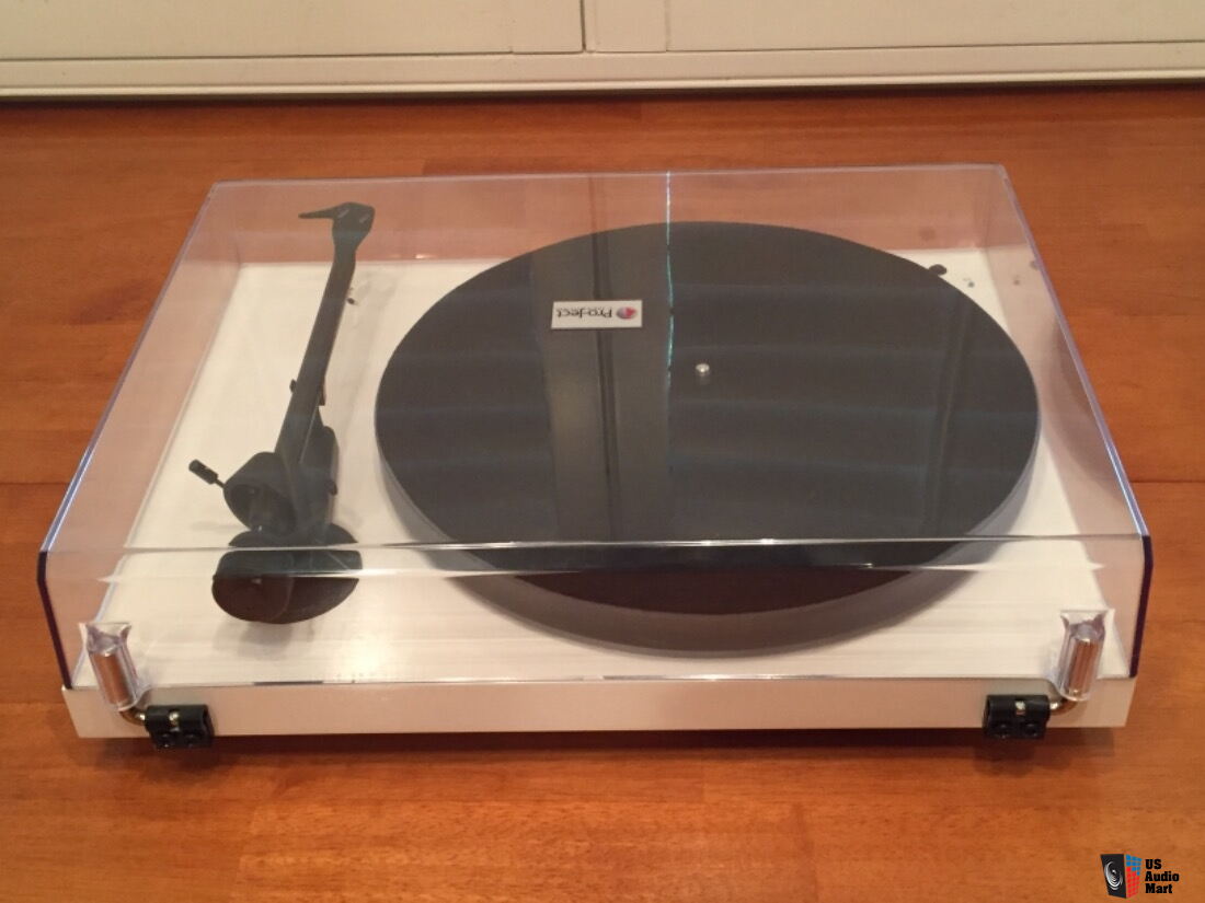 Pro-Ject Debut Carbon (DC) Esprit SB Turntable (White) Photo #2136102 ...
