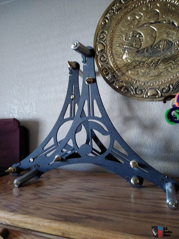2 Sistrum SP-101 speaker and/or component isolation stands Photo ...