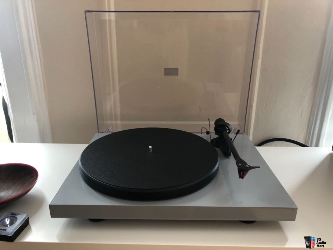 Pro-ject Debut Carbon w/ brand new Ortofon 2M Red Needle - $310 Photo ...