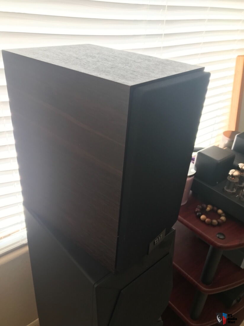 ELAC UB5 Bookshielf Speakers, Pristine Photo #2249759 - UK Audio Mart