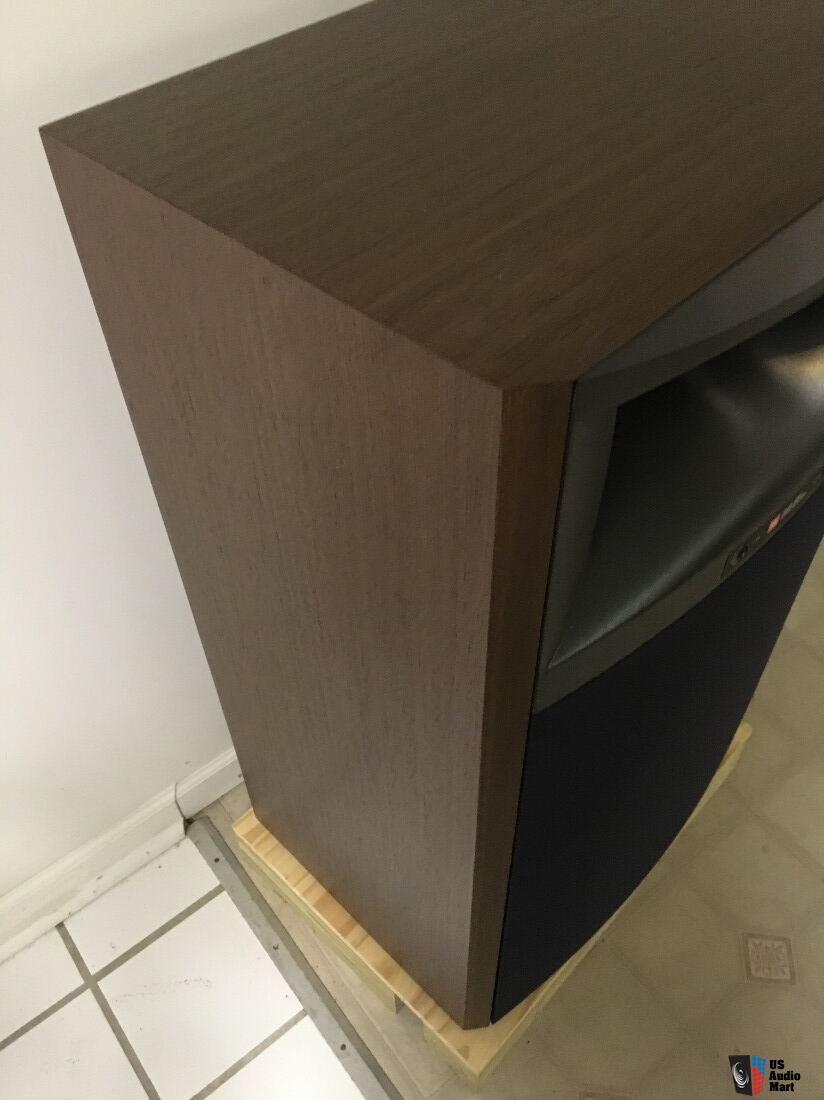 MINT JBL 4367 Studio Monitors - Walnut Photo #2335297 - Canuck Audio Mart