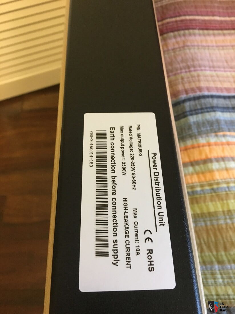 wireworld-matrix-2-6-outlet-shielded-power-distribution-unit-photo