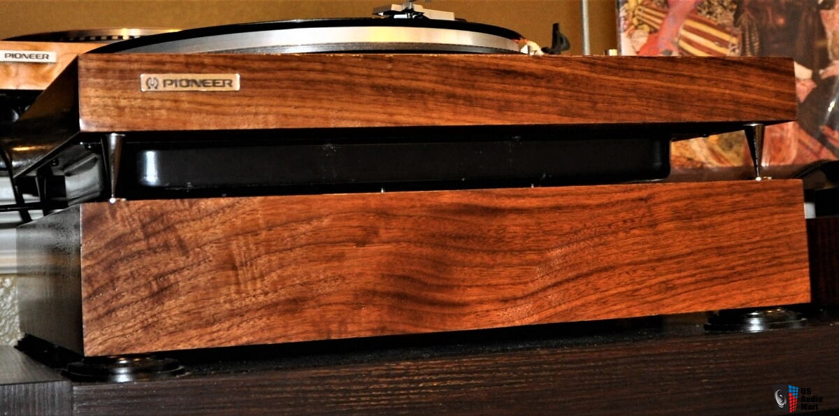 Custom Pioneer PL-518 Figured Walnut and Custom Isolation Base. MUST ...