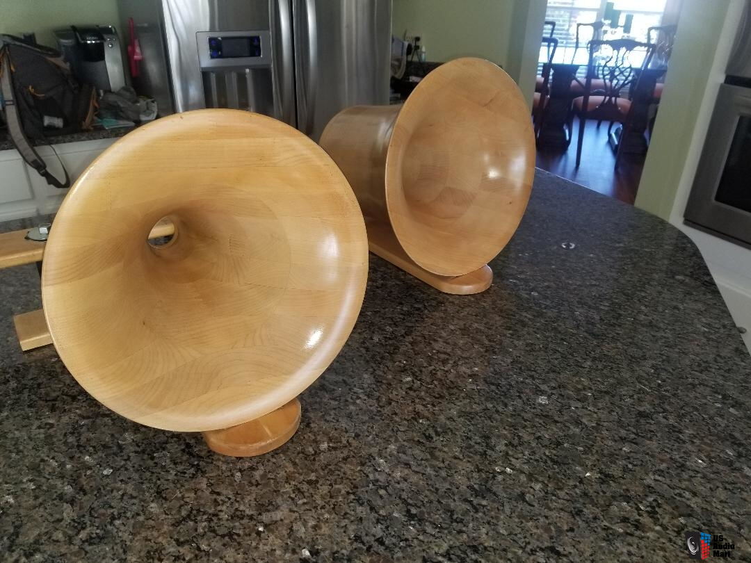Edgarhorn Horns with matching stands for Compression drivers Photo ...