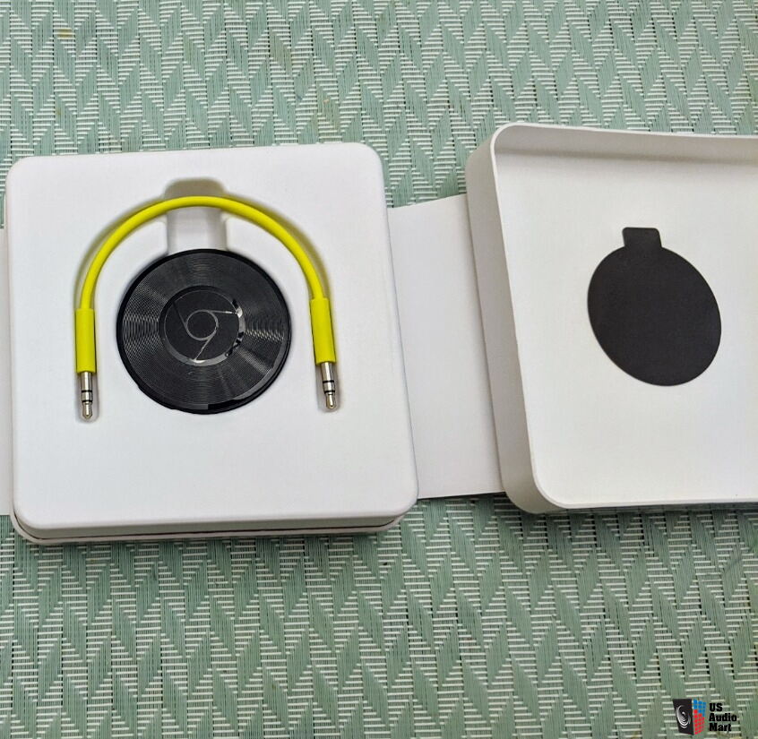 Google Chromecast Audio plus optical cable Photo #2514234 - UK Audio Mart
