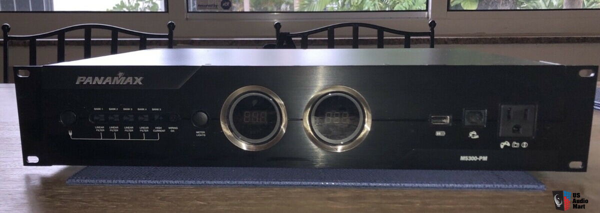 Panamax M5300-PM 11-Outlet Home Theater Power Conditioner Photo ...
