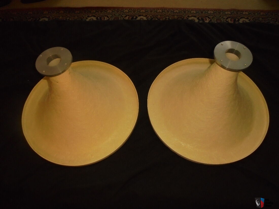 TRACTRIX 200 Fiberglass horn, one pair, white Photo #2568196 - UK Audio ...