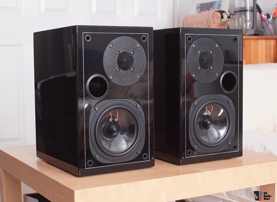 Usher S-520 Piano Black Bookself Speakers Photo #2577757 - US Audio Mart