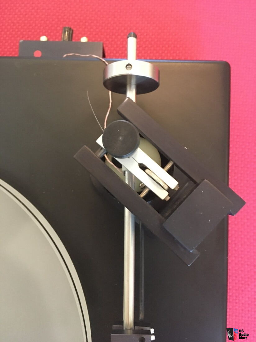 Well Tempered Labs Classic Turntable with cartridge and cables Photo ...