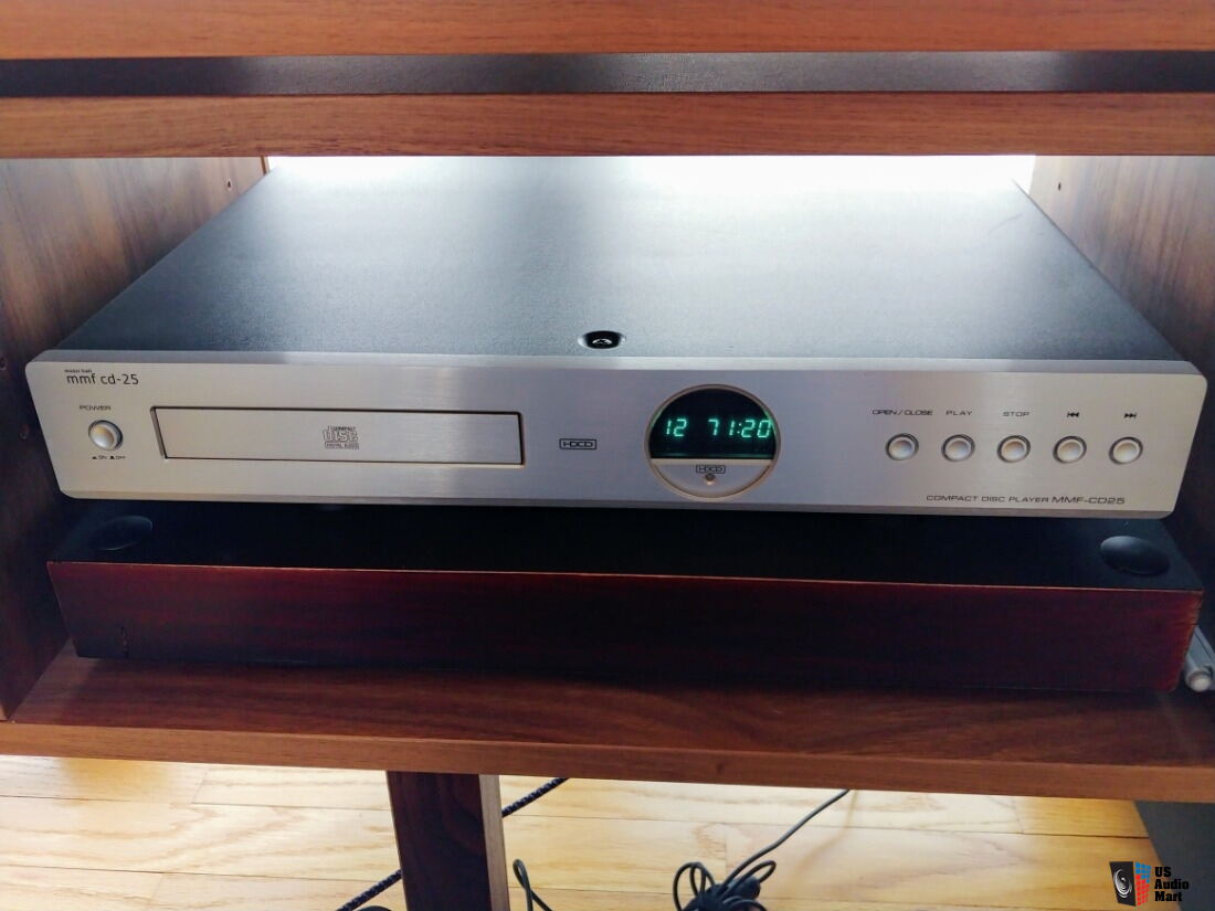 Music Hall MMF CD-25 HDCD player/transport with HiFiTuning Supreme Fuse ...