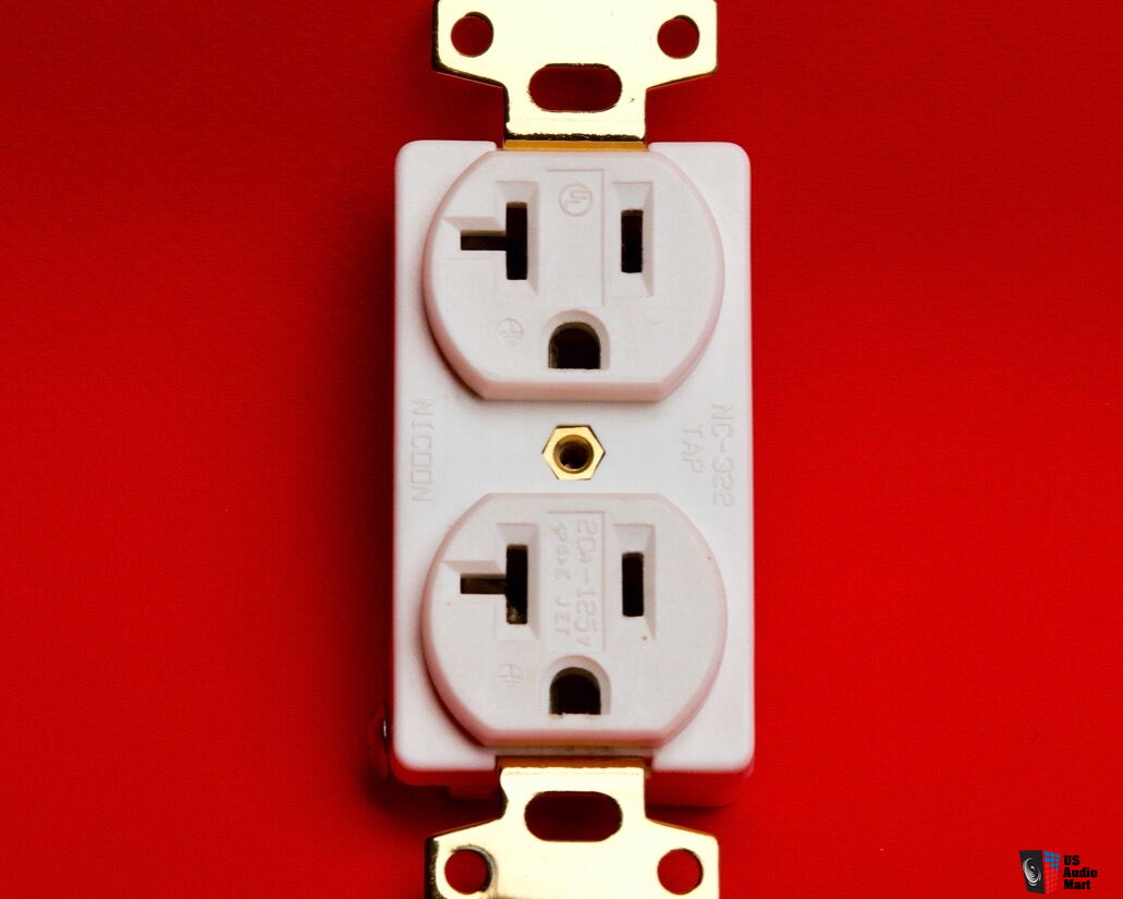 Oyaide R1 Outlet Photo #2660179 - UK Audio Mart