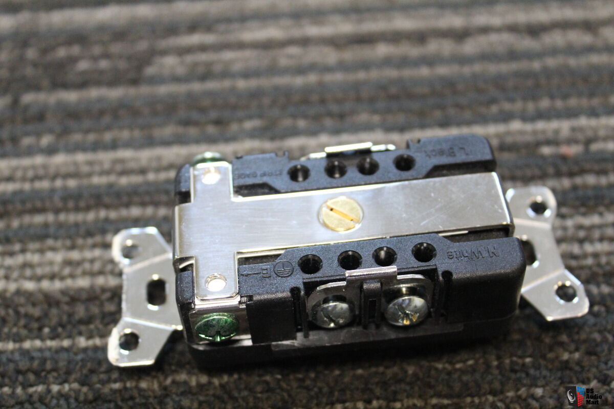 Cardas Black Duplex Receptacle Outlet 4181 Photo #2683742 - US Audio Mart