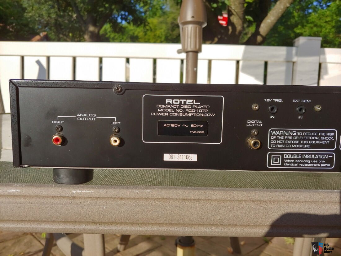 Rotel RCD 1072 CD Player, Black Photo #2761568 - US Audio Mart