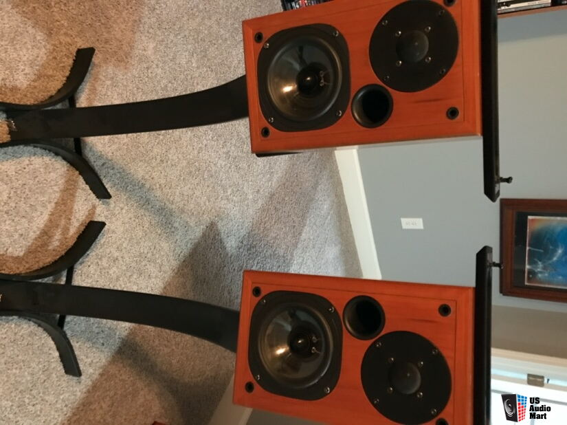 Usher S520 speakers in Cherry woodgrain finish Photo #2769630 - Canuck ...