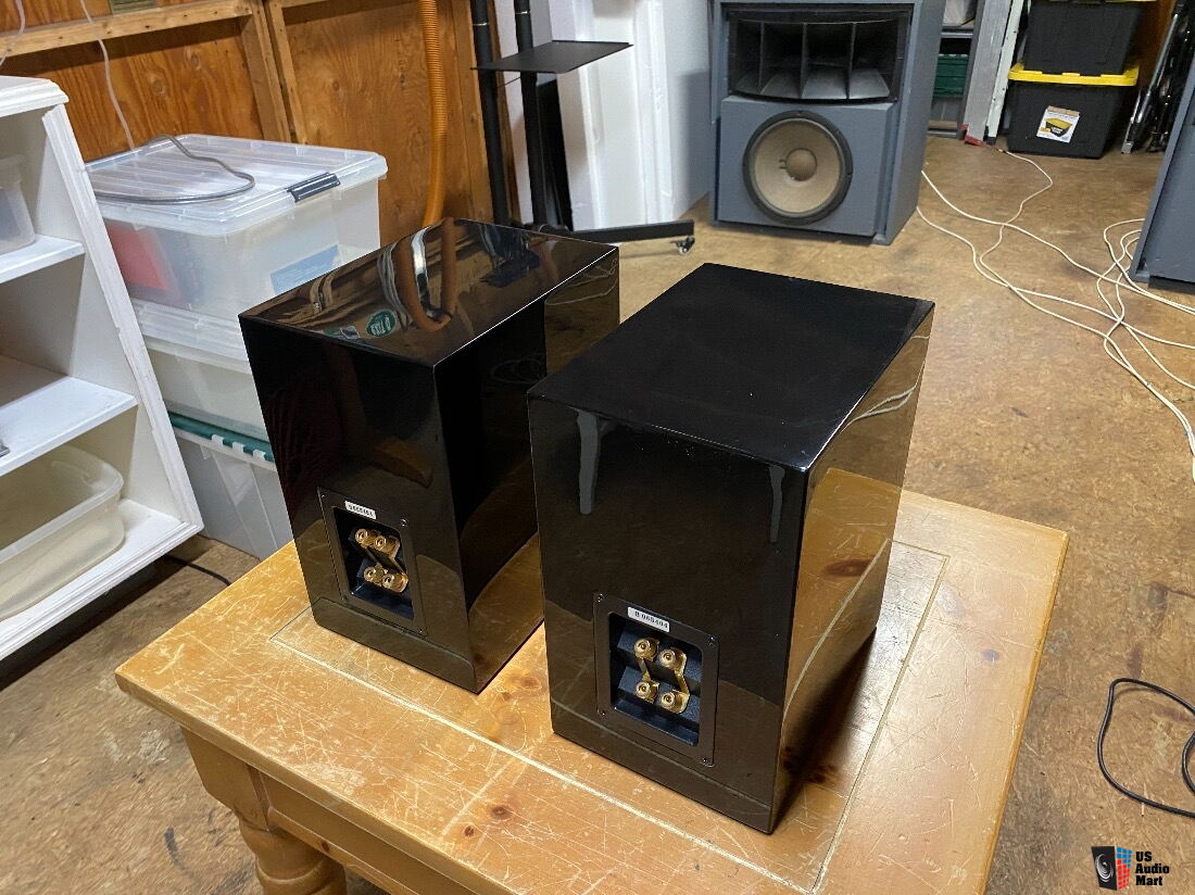 Usher Model S-520 Speakers in High Gloss Black Photo #2830501 - US ...