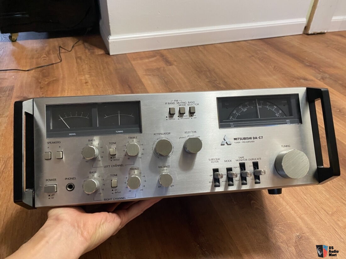 Mitsubishi DA-C7 tuner/preamp and DA-A7CD amp Photo #2984351 - US Audio ...