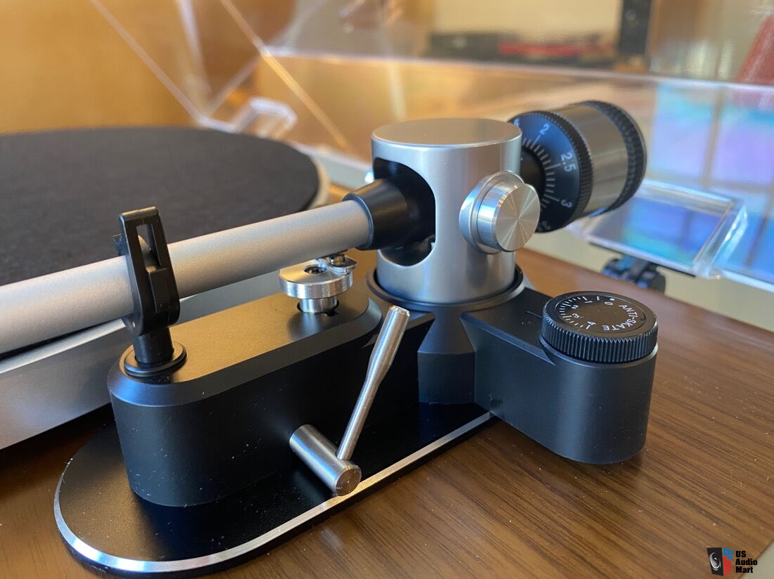 New $900 Music Hall Classic Turntable and Ortofon 2M Blue MM cartridge ...