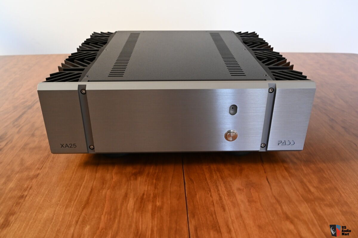 Pass Labs XA25 Power Amplifier 4 Months Old Original Owner Photo ...