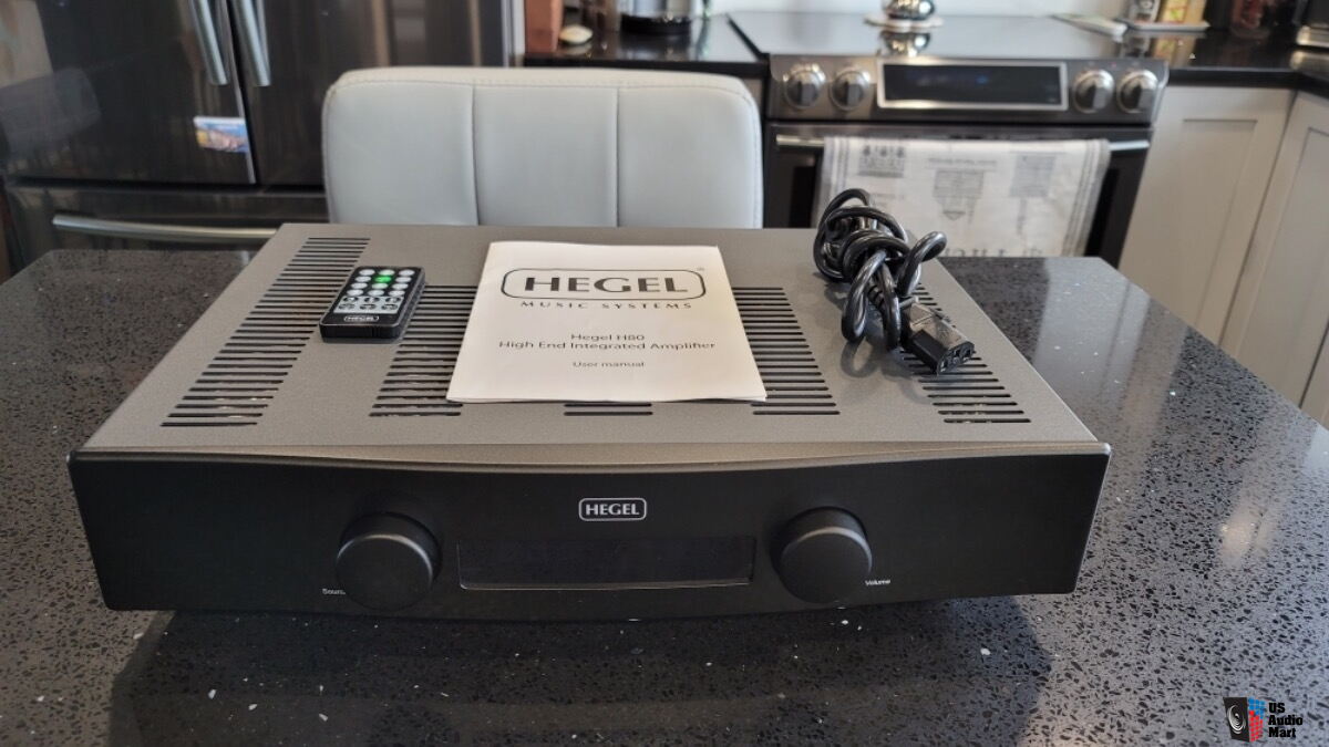 Hegel H80 Integrated Amplifier with line output jacks (Black) Photo ...